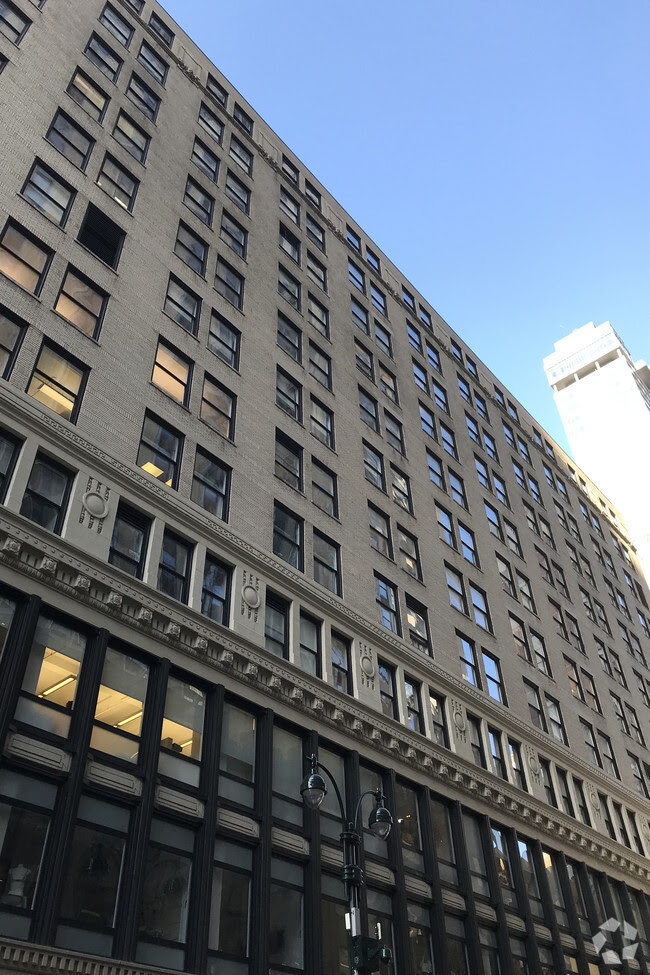 10 West 33rd Street | 2,244 RSF (Direct Lease) | Noah & Co