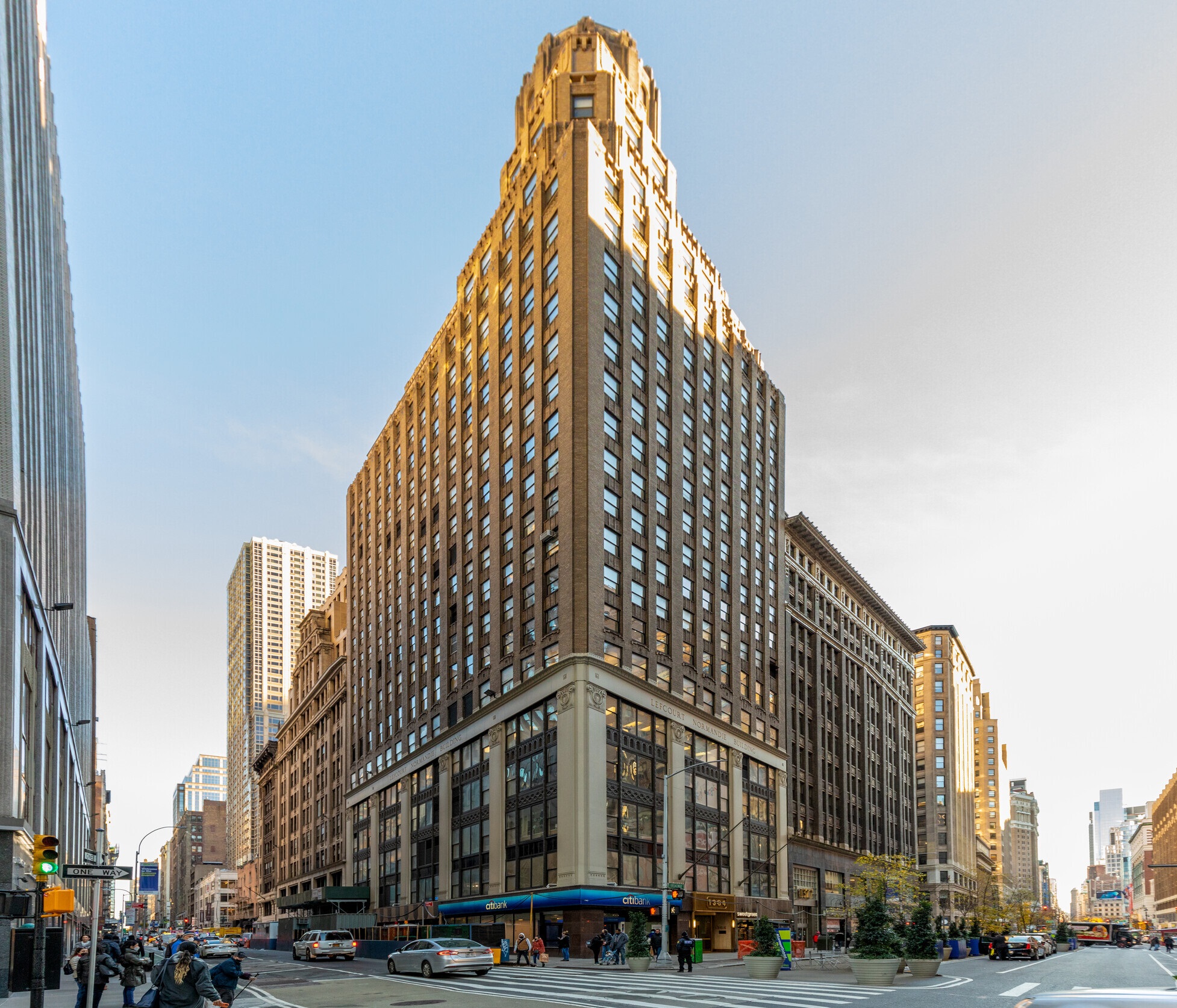 1384 Broadway | 1,567 RSF (Direct Lease) | Noah & Co